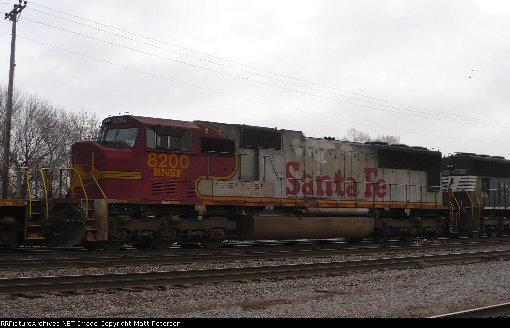 BNSF 8200